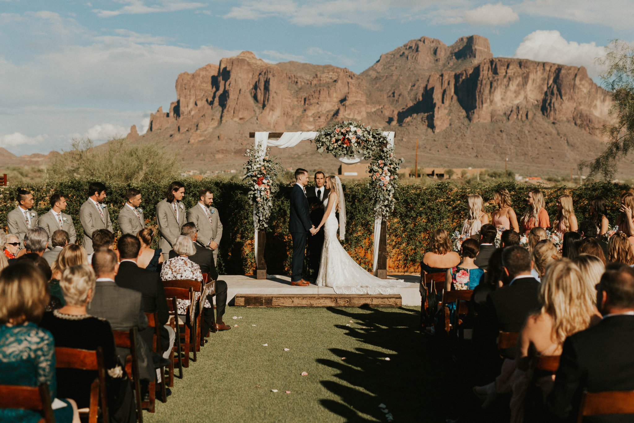 Creative Ways to Tie in Arizona’s Landscape In Your Wedding | yj life