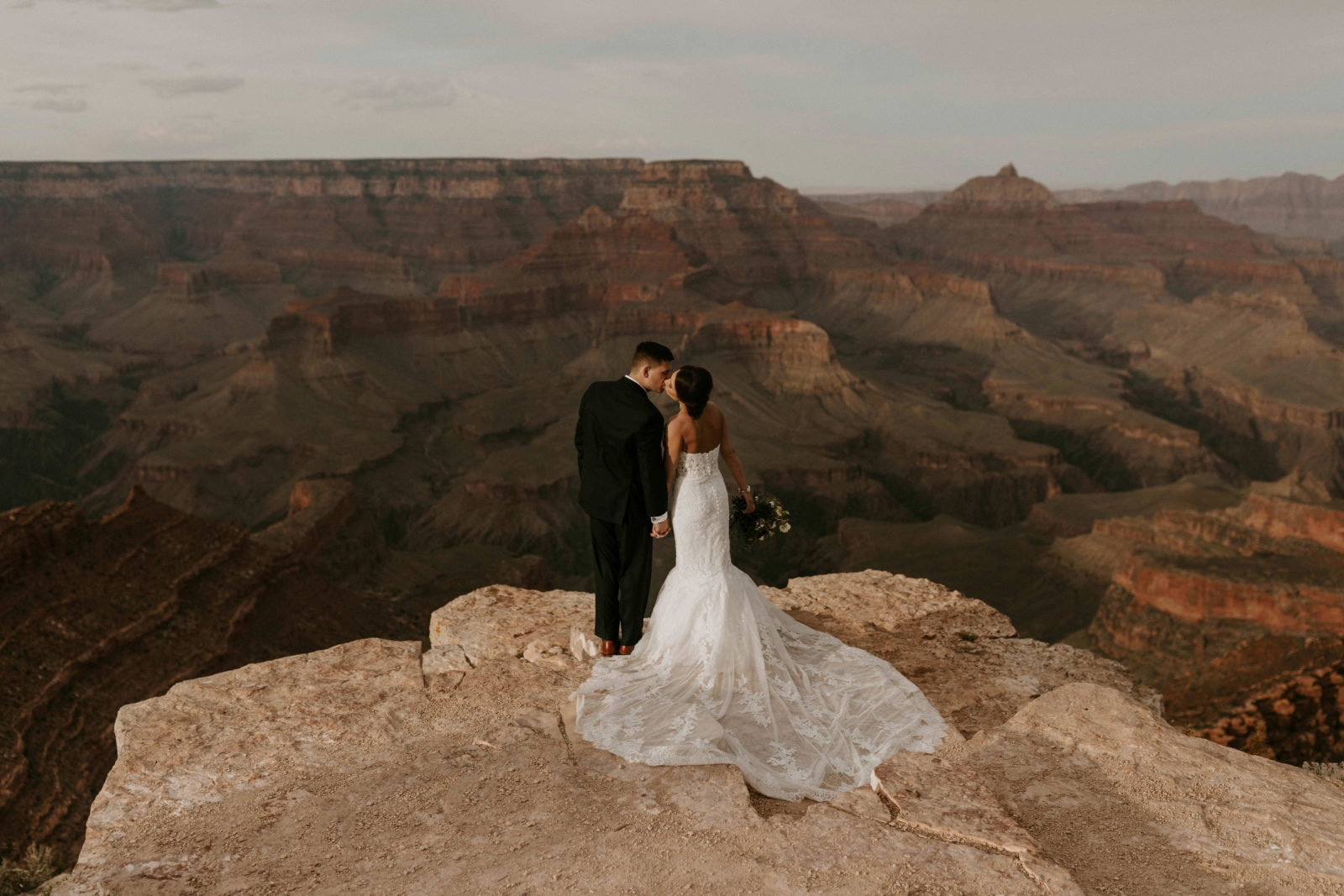 Creative Ways to Tie in Arizona’s Landscape In Your Wedding | yj life