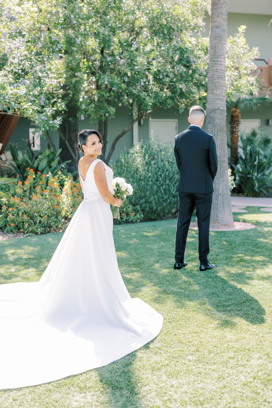 Timeless Elegance: A Classic Black and White Wedding | yj life